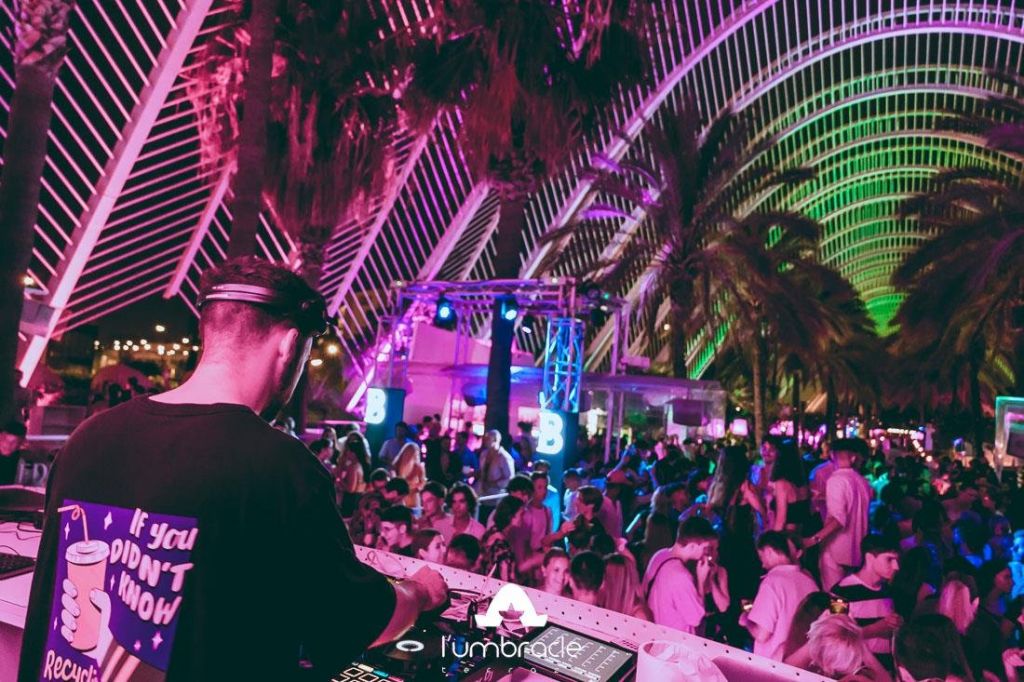 TERRAZA L'UMBRACLE DESCUENTO - Happy Erasmus Valencia